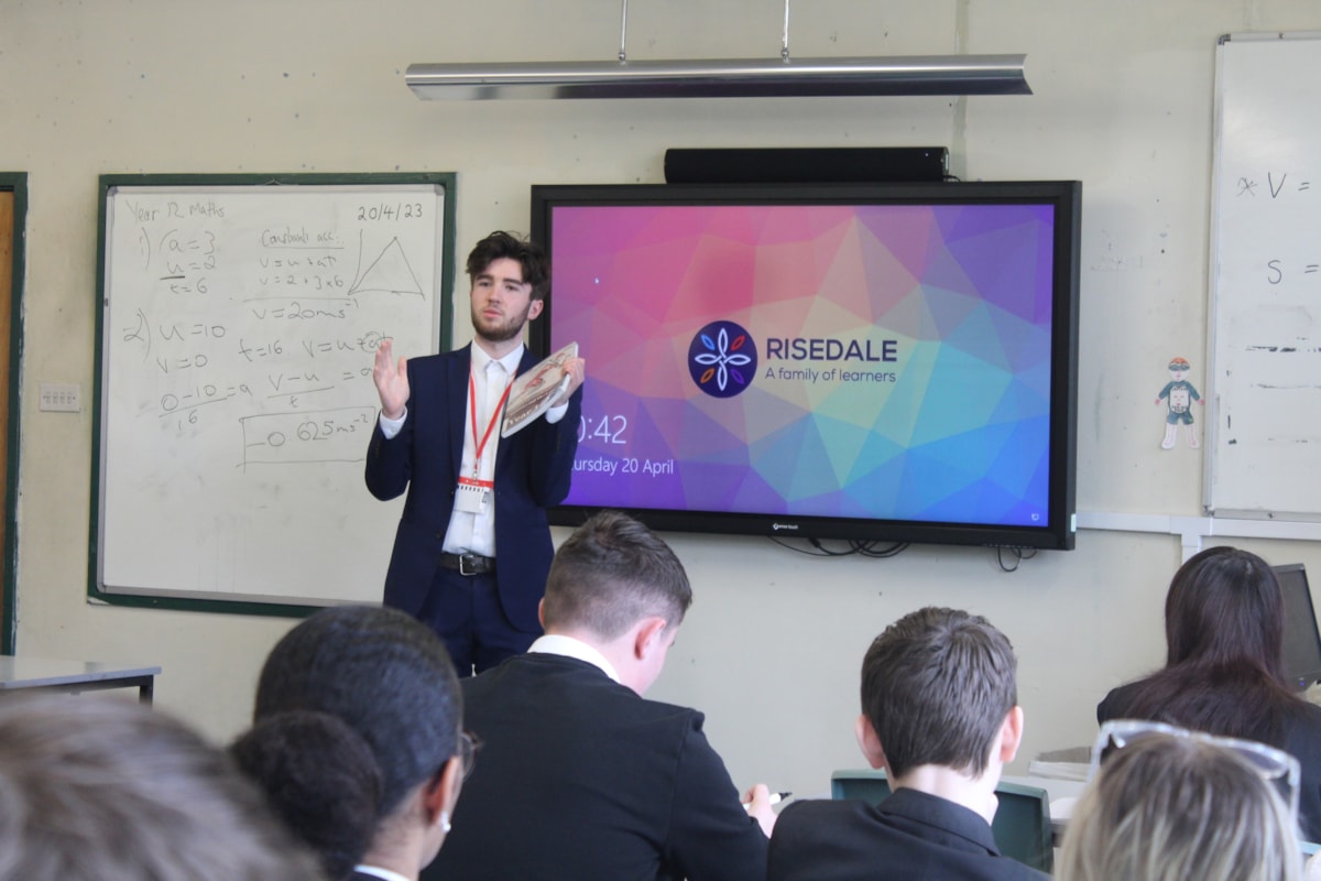 Kingsley teaching Year 10 Maths | 24/04/2023 - Work Experience for ...